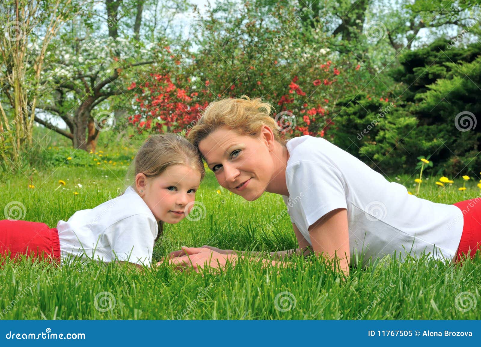 Young Mother And Daughter Laying On The Grass Royalty Free Stock