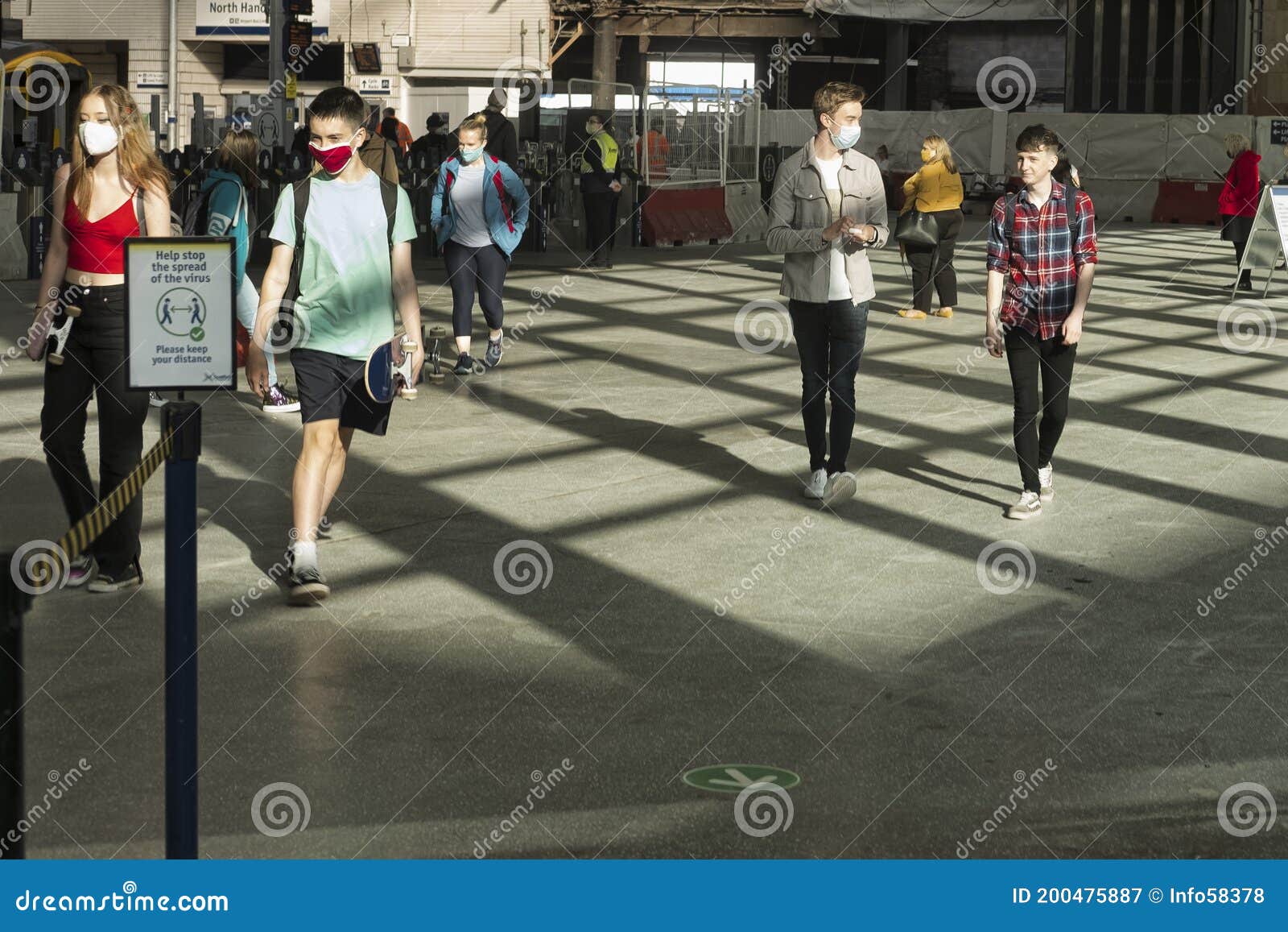 Young People Walking and Waiting in a Hall Editorial Photography ...