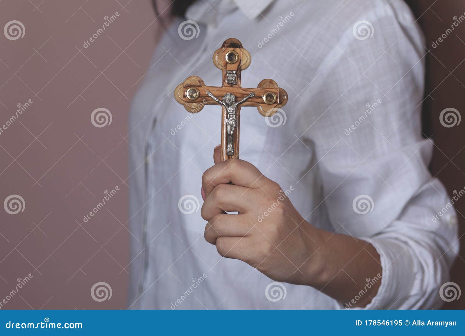 Woman Hand Holding Wooden Cross Stock Image - Image of wooden, grace ... Woman Hand Holding Wooden Cross Stock Image - Image of wooden, grace ...