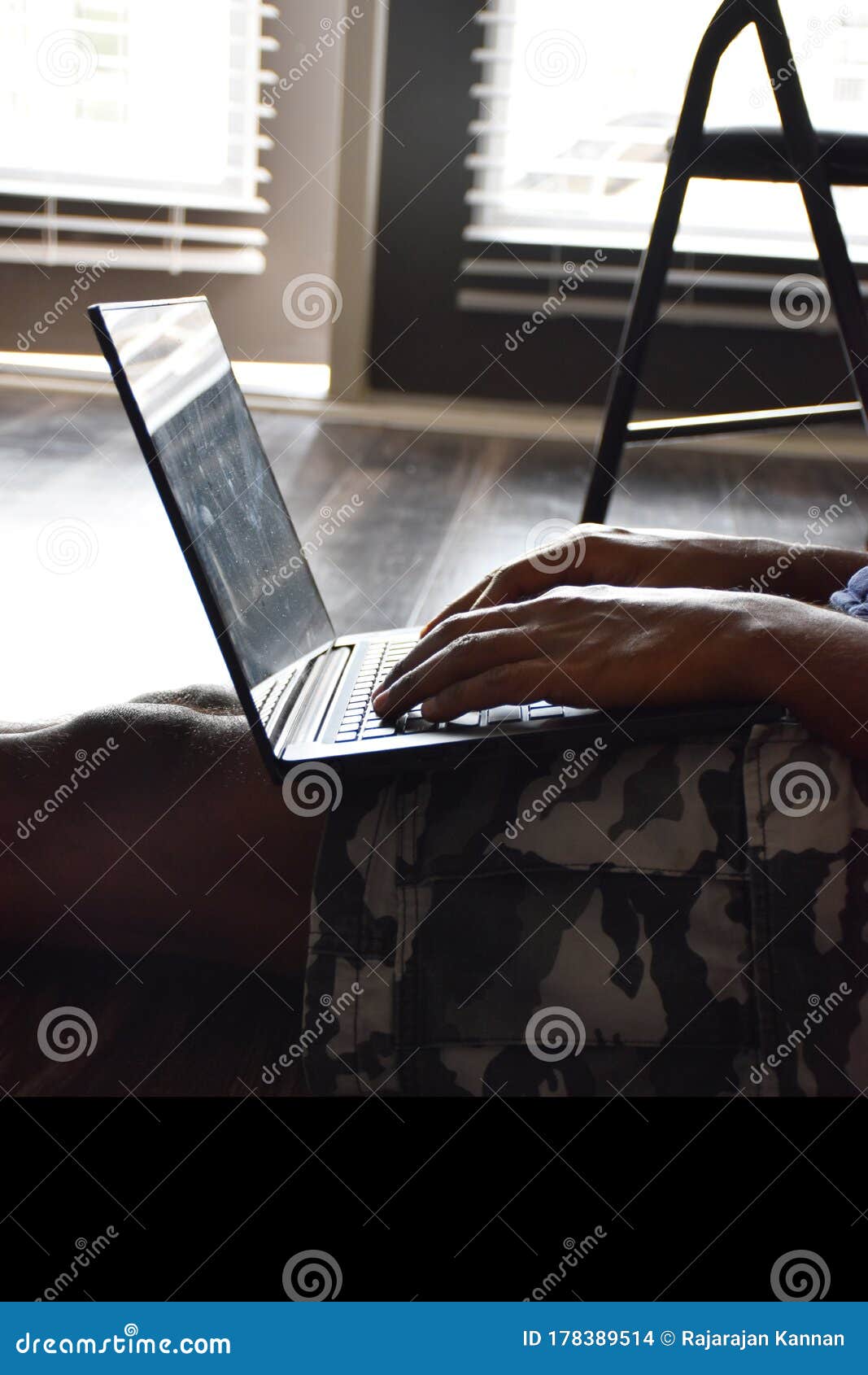 Young Man Working from Home, Relaxed, Computer it Professional ...