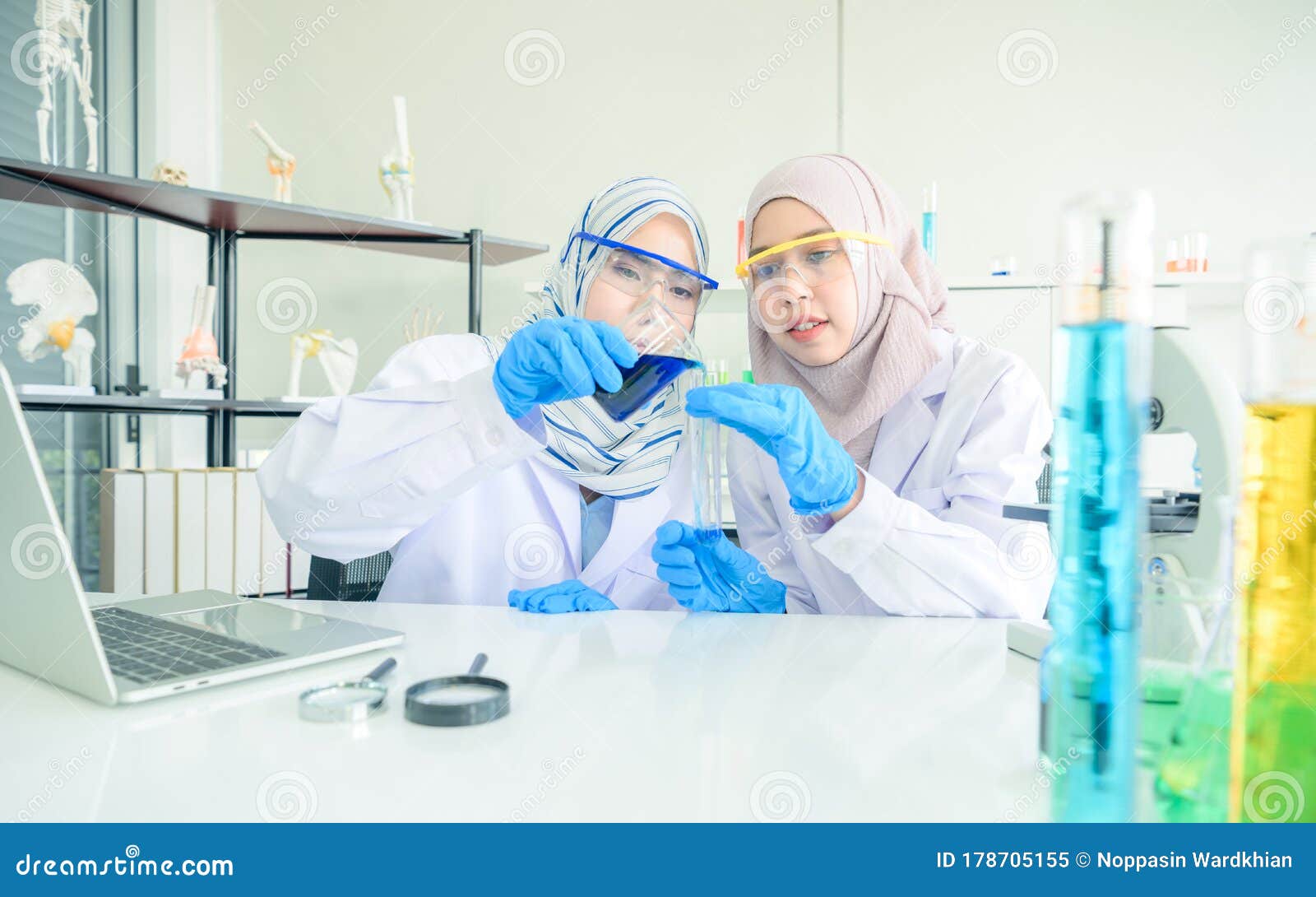 Young Science Students Doing an Experiment in a Laboratory Stock Image ...