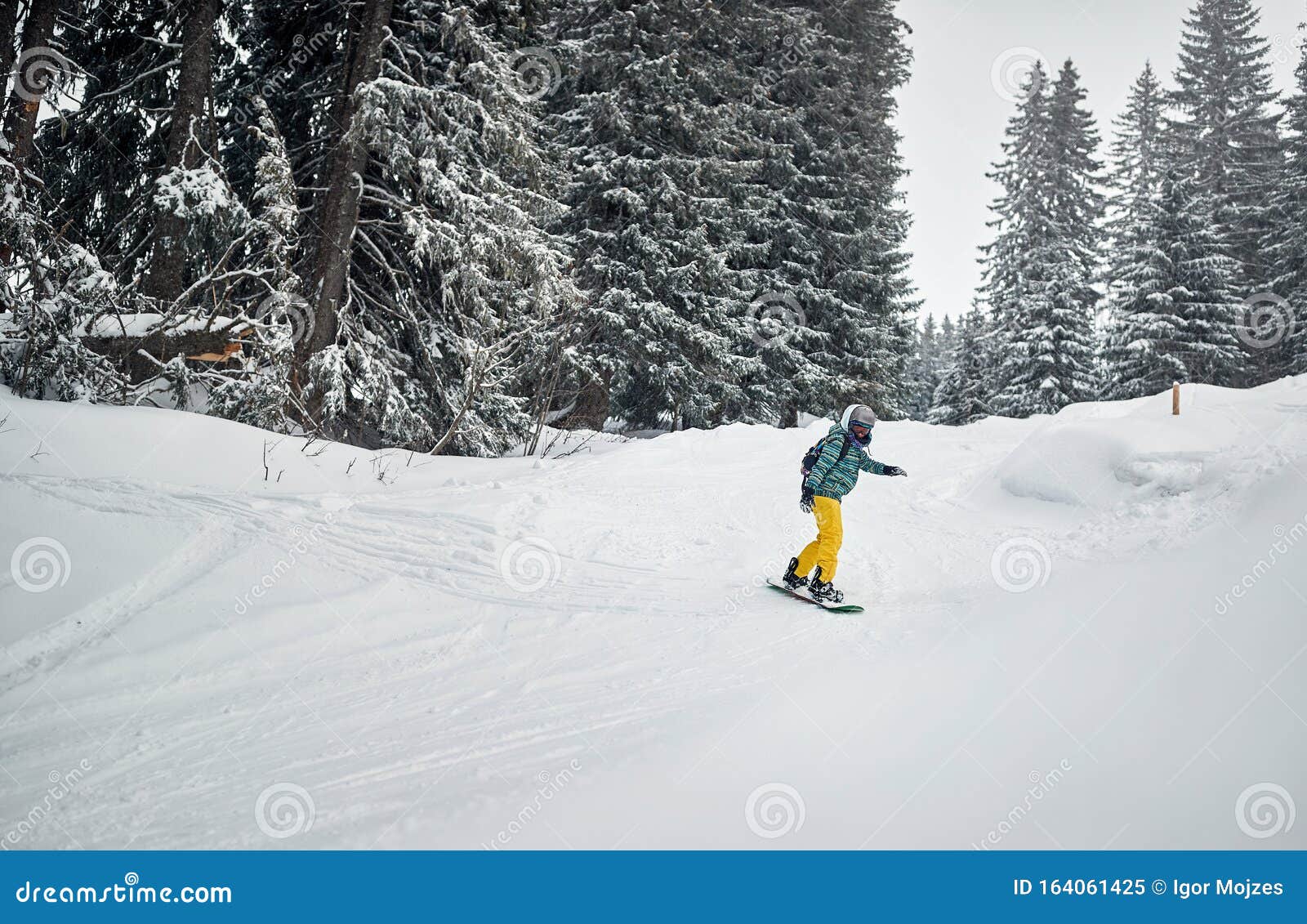 Young Snowboarder Snowboarding in Mountain Stock Image - Image of fast ...