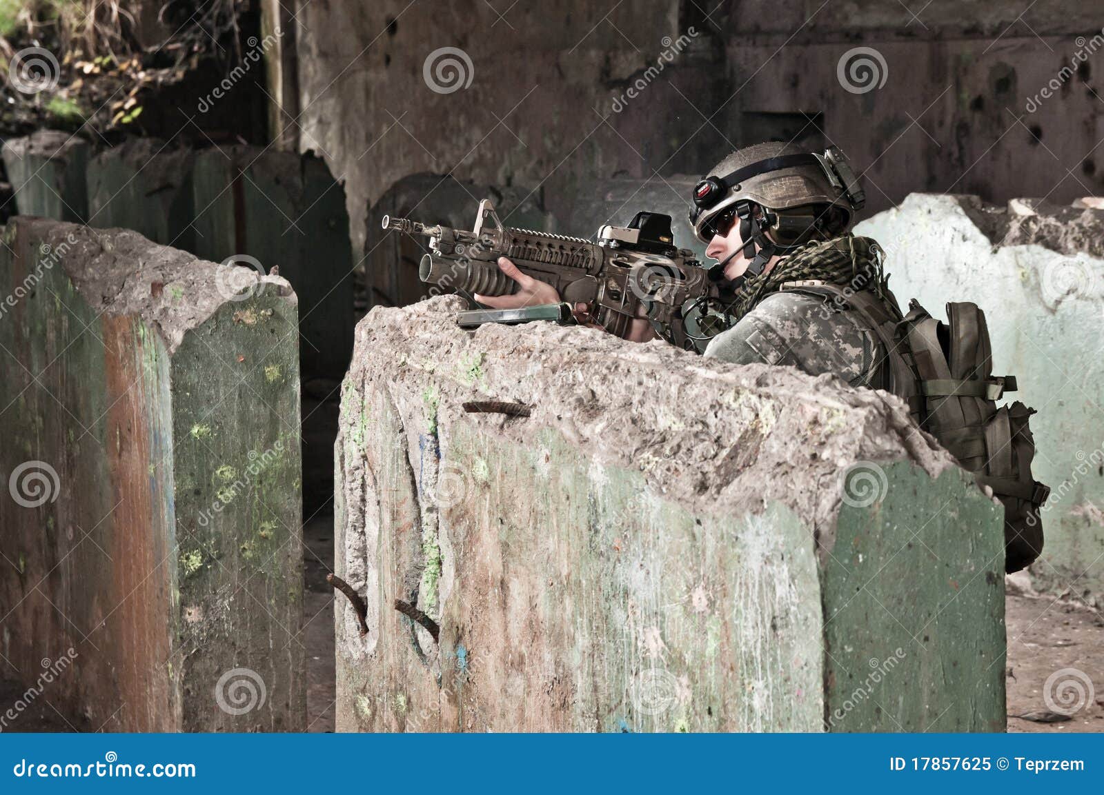 Young Soldier Behind Obstacle Stock Image - Image of power, sand: 17857625