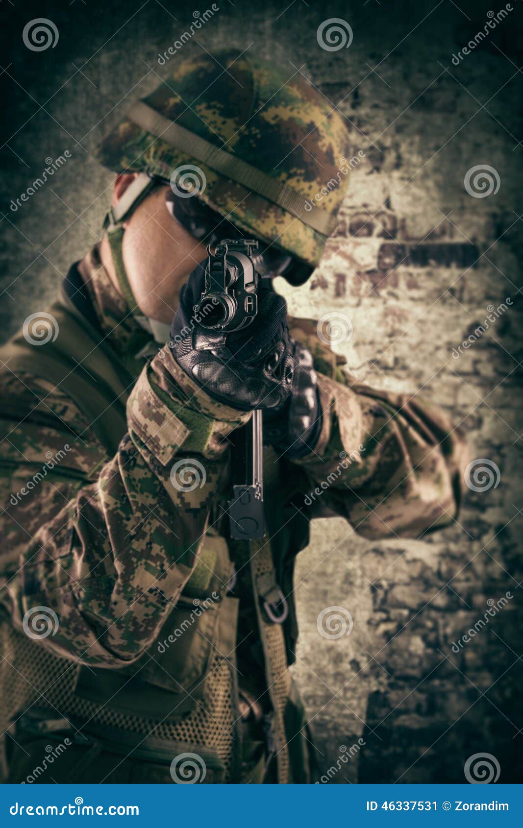 Young soldiers with guns stock image. Image of target - 46337531