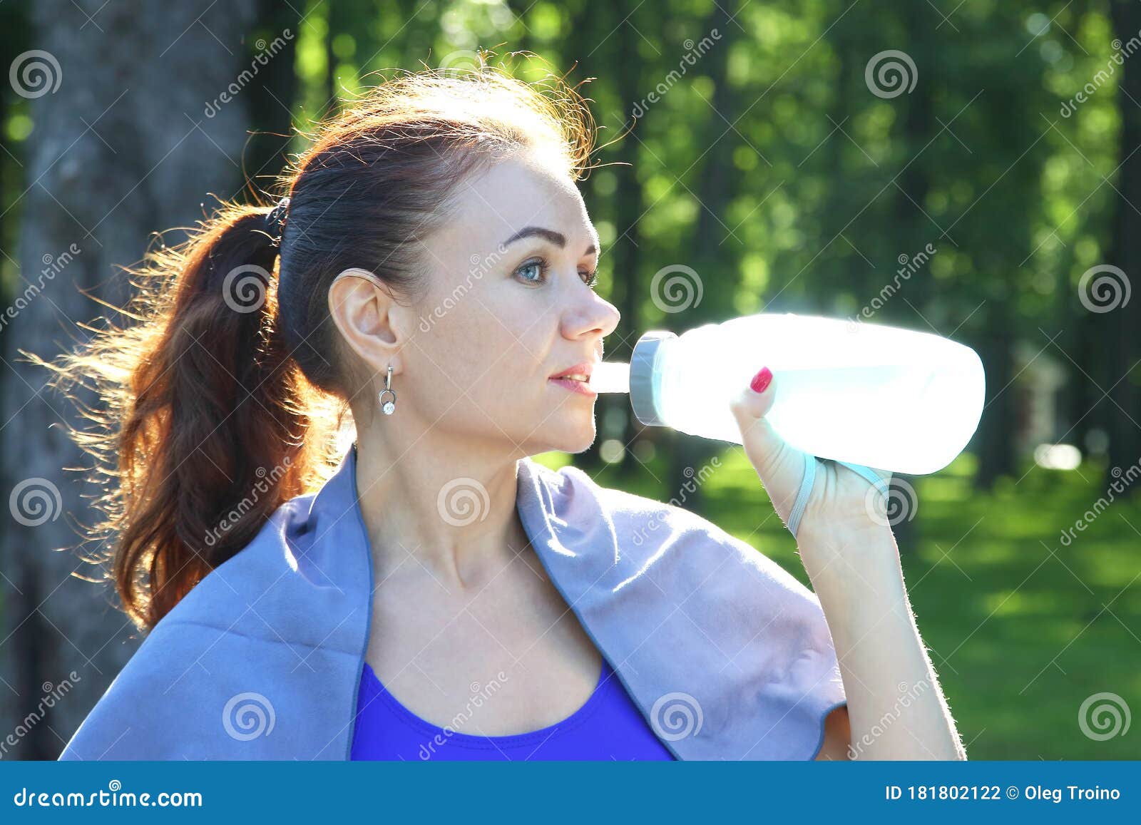 Young Sporty Girl Drinking Water from a Bottle Stock Photo - Image of ... Young Sporty Girl Drinking Water from a Bottle Stock Photo - Image of ...