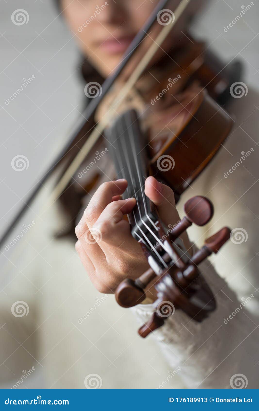Young Student Violinist Practice at Home Stock Image - Image of chord ...