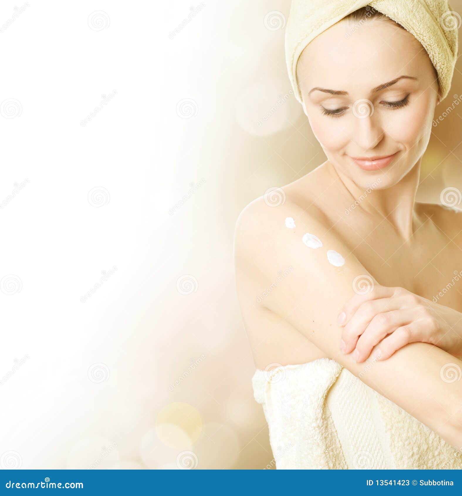 Young Woman Applying Moisturizing Cream Stock Image Image Of Fashion