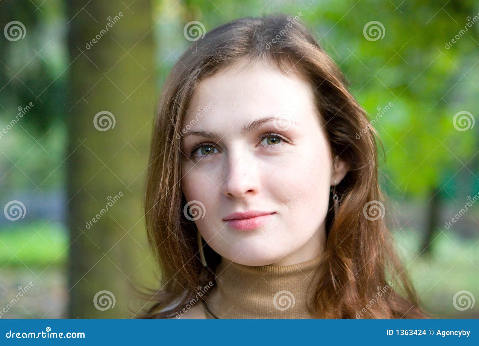 Young Woman in the Autumn Park Stock Photo - Image of beautiful, autumn ...