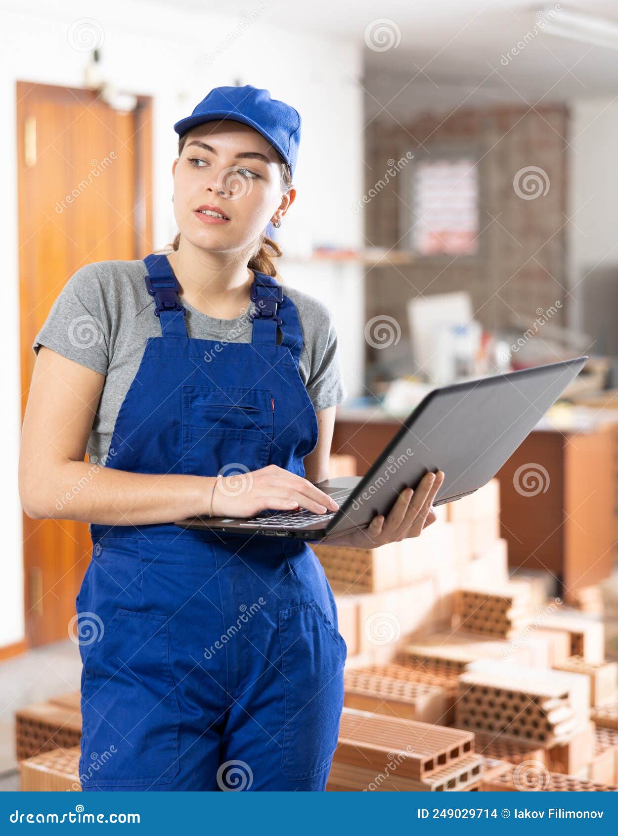 Young Woman Builder Using Laptop in Construction Site Stock Photo ...