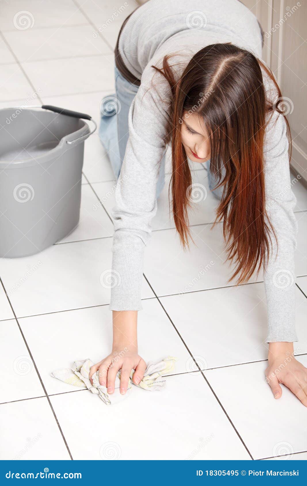 Young woman cleaning flor stock image. Image of housekeeping - 18305495