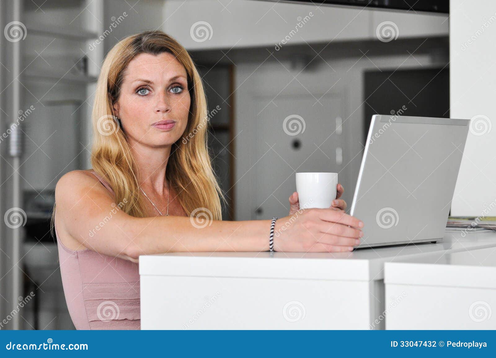 Young woman computer stock photo. Image of technology - 33047432