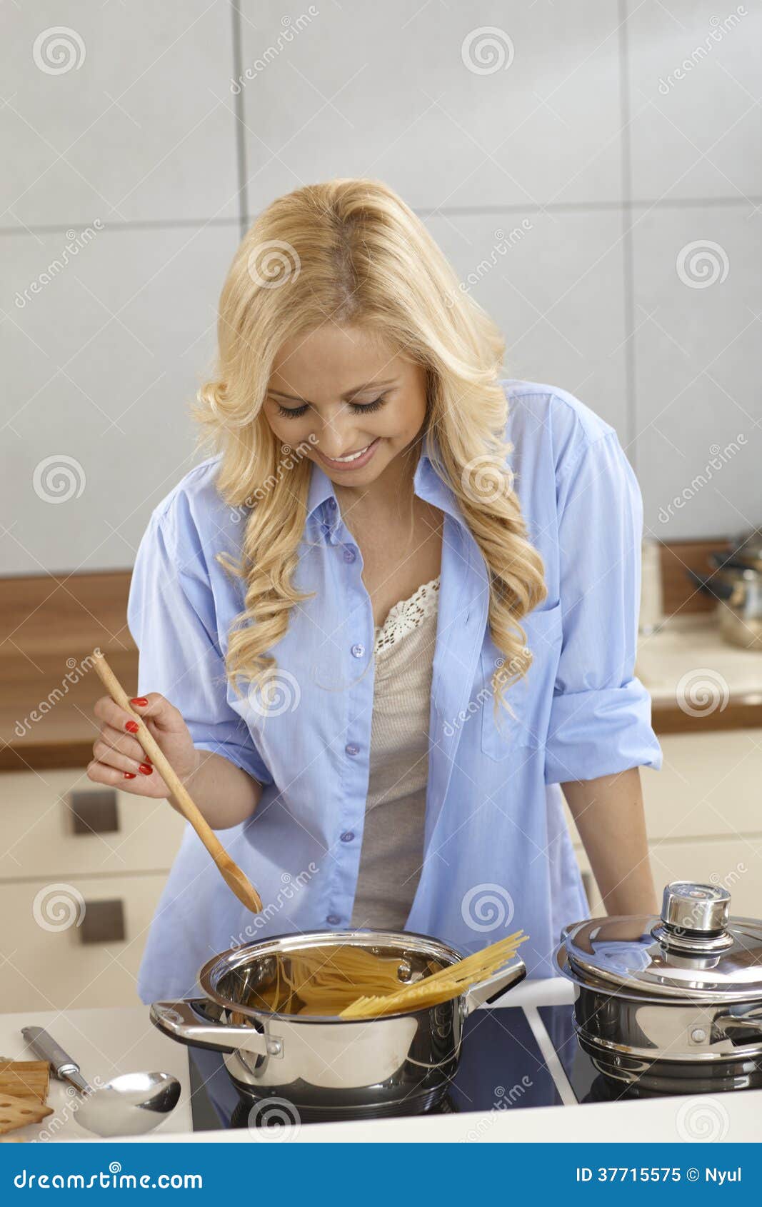 Young Woman Cooking Spaghetti Stock Image - Image of cook, beauty: 37715575