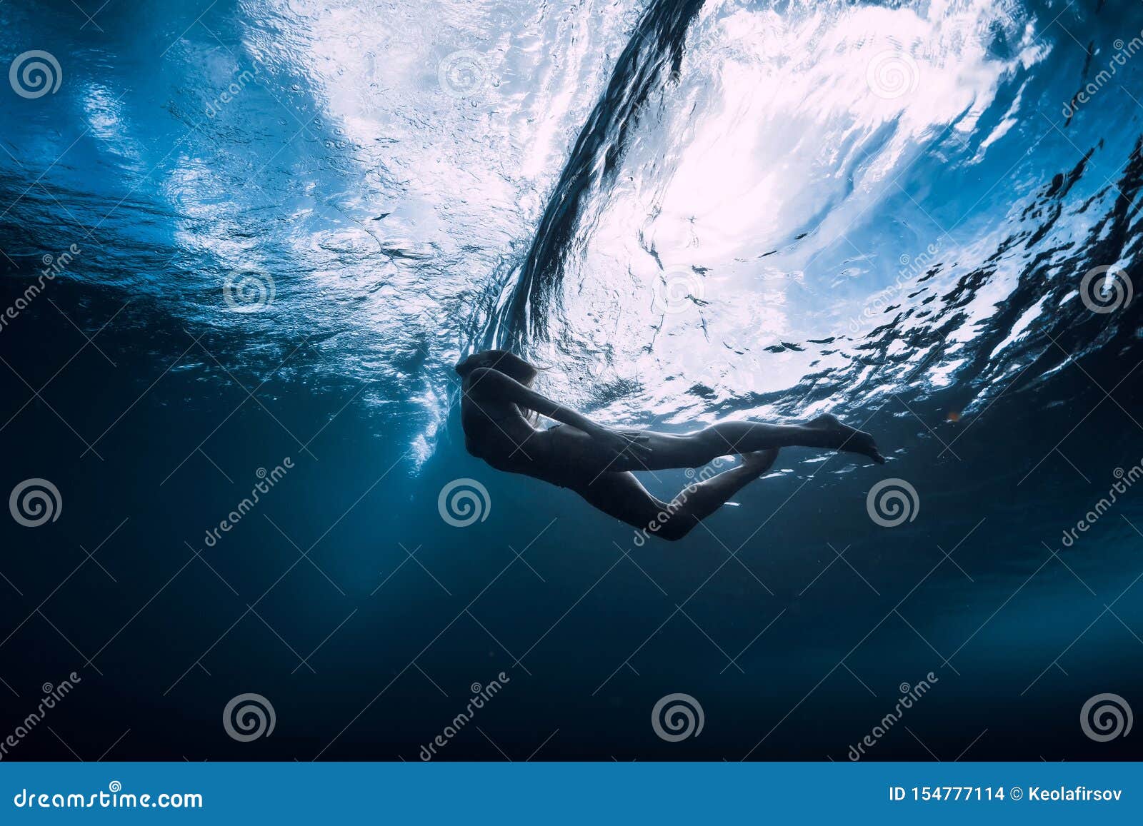Young Woman Dive Underwater with Under Barrel Wave Stock Photo - Image ...