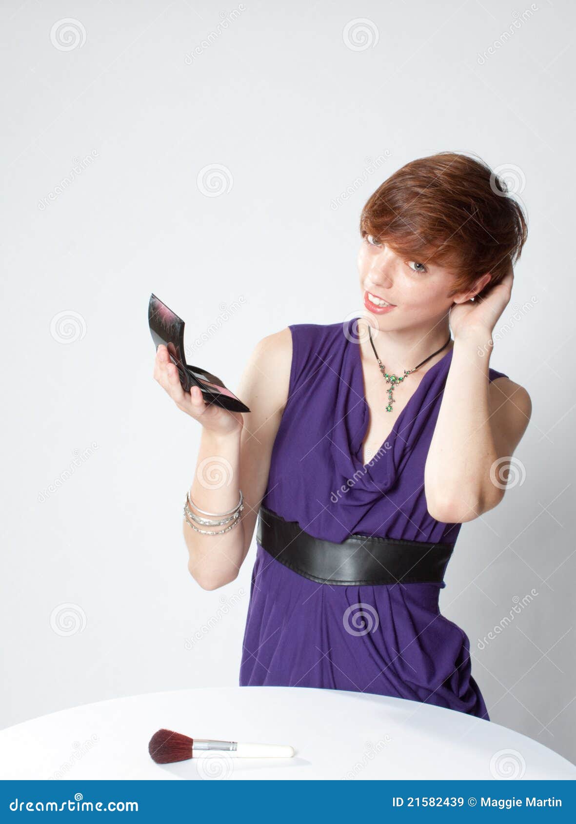 Young Woman Fixing Her Hair Stock Image - Image of beauty, health: 21582439