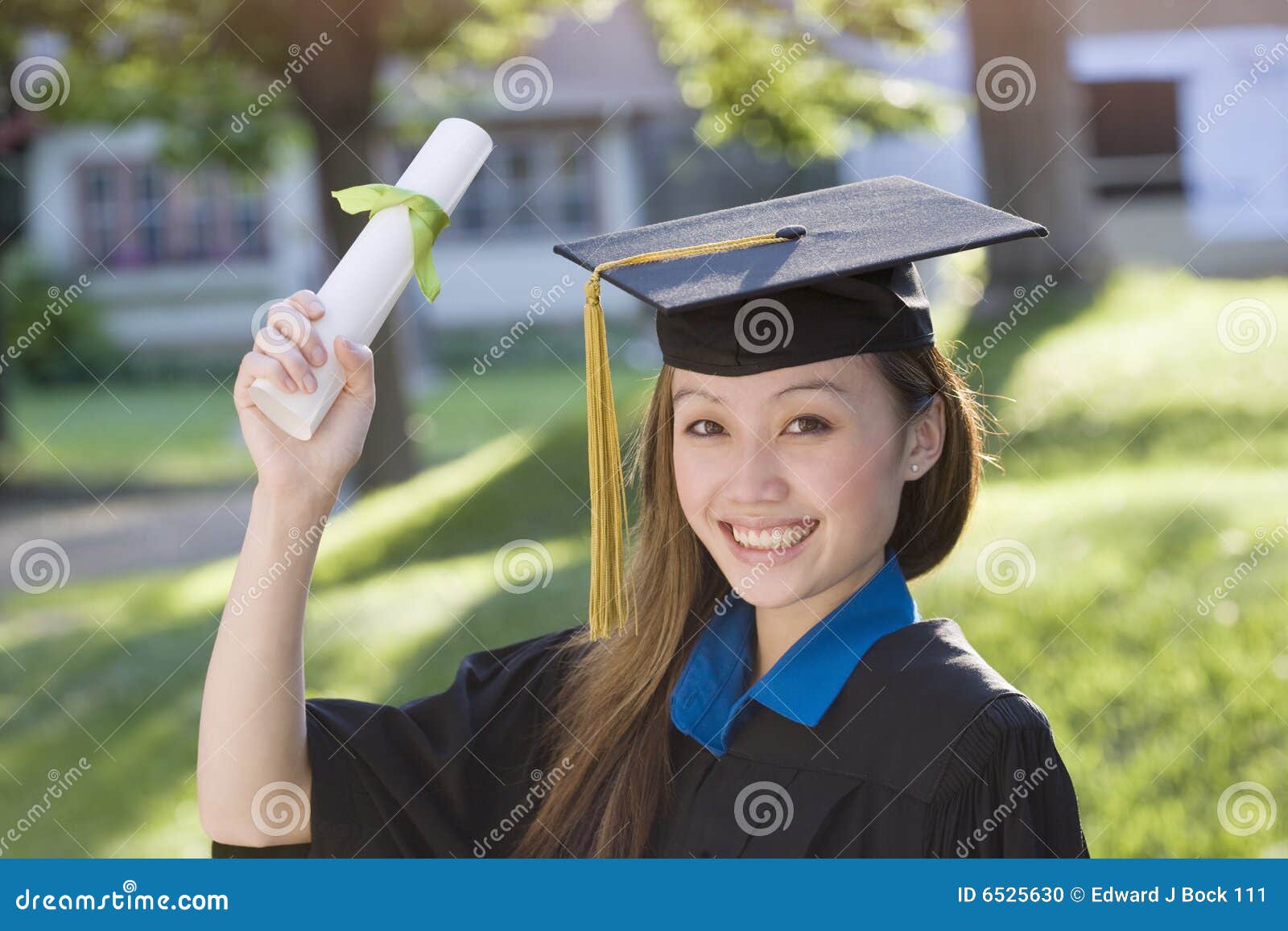 Young woman graduate stock photo. Image of beginnings - 6525630