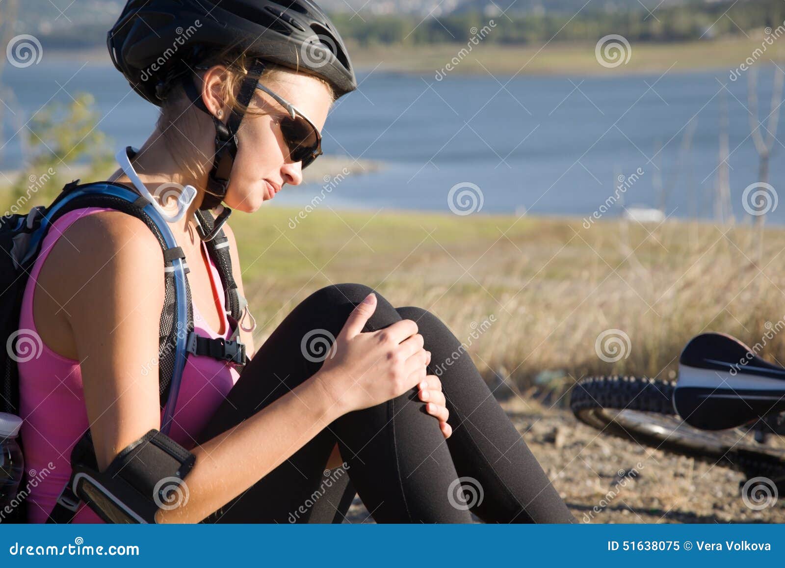 Young woman knee injury stock image. Image of park, girl - 51638075