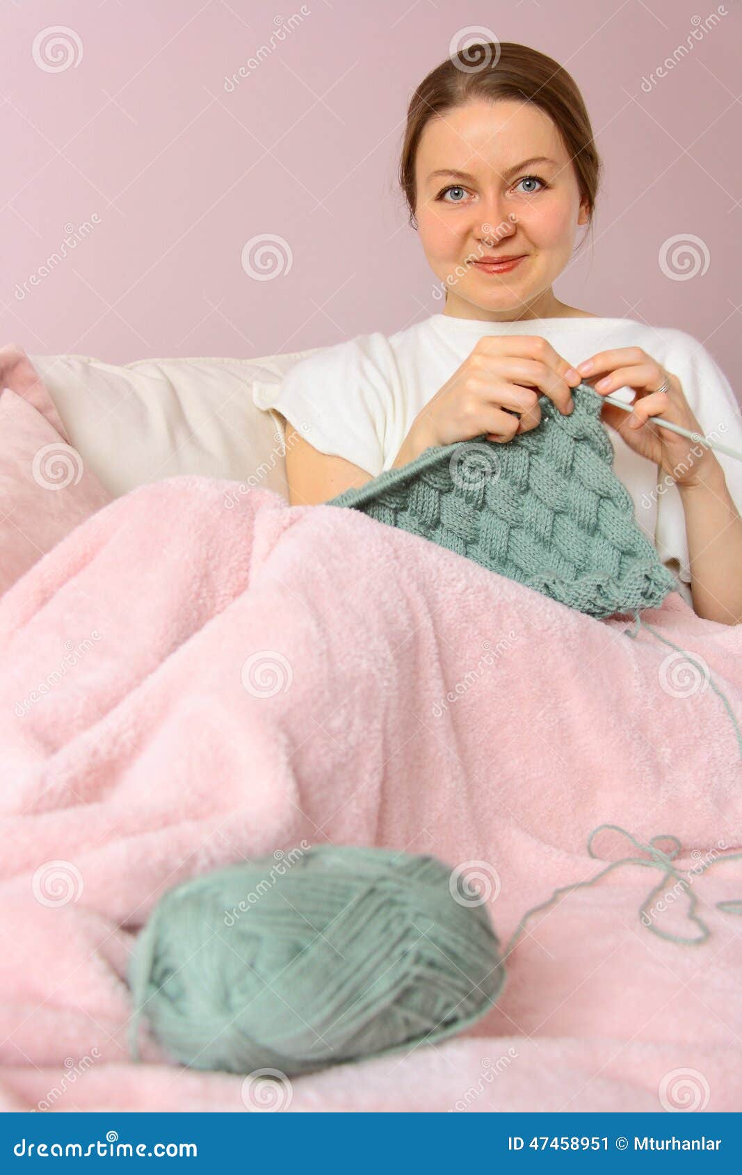 Young woman knitting stock image. Image of pattern, fabric - 47458951