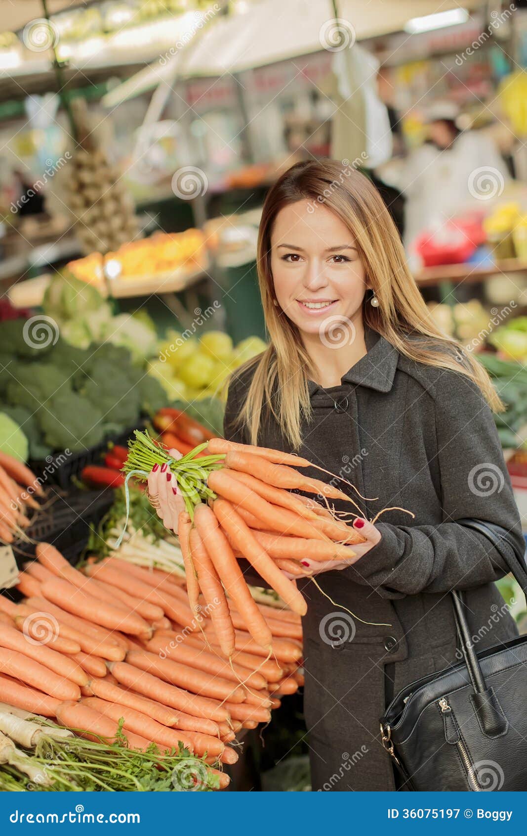 Young woman at the market stock image. Image of customer - 36075197