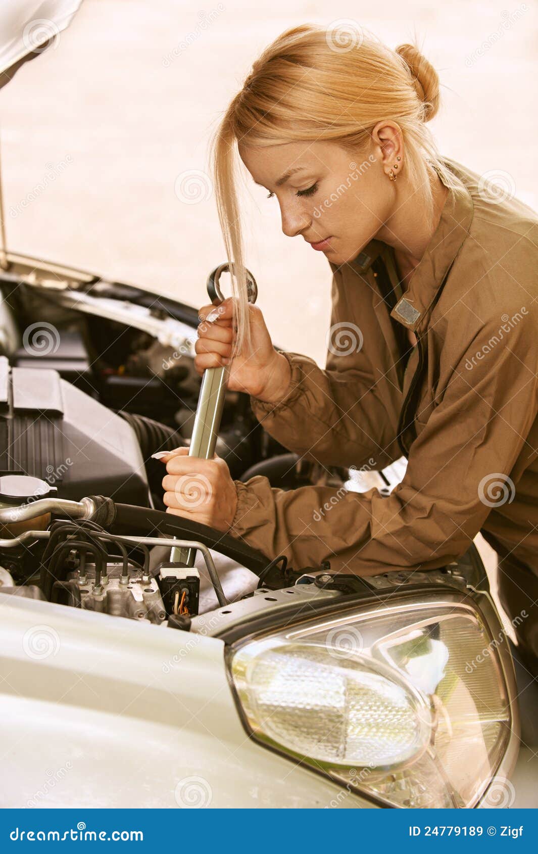 Young woman repairing car stock image. Image of renovation - 24779189
