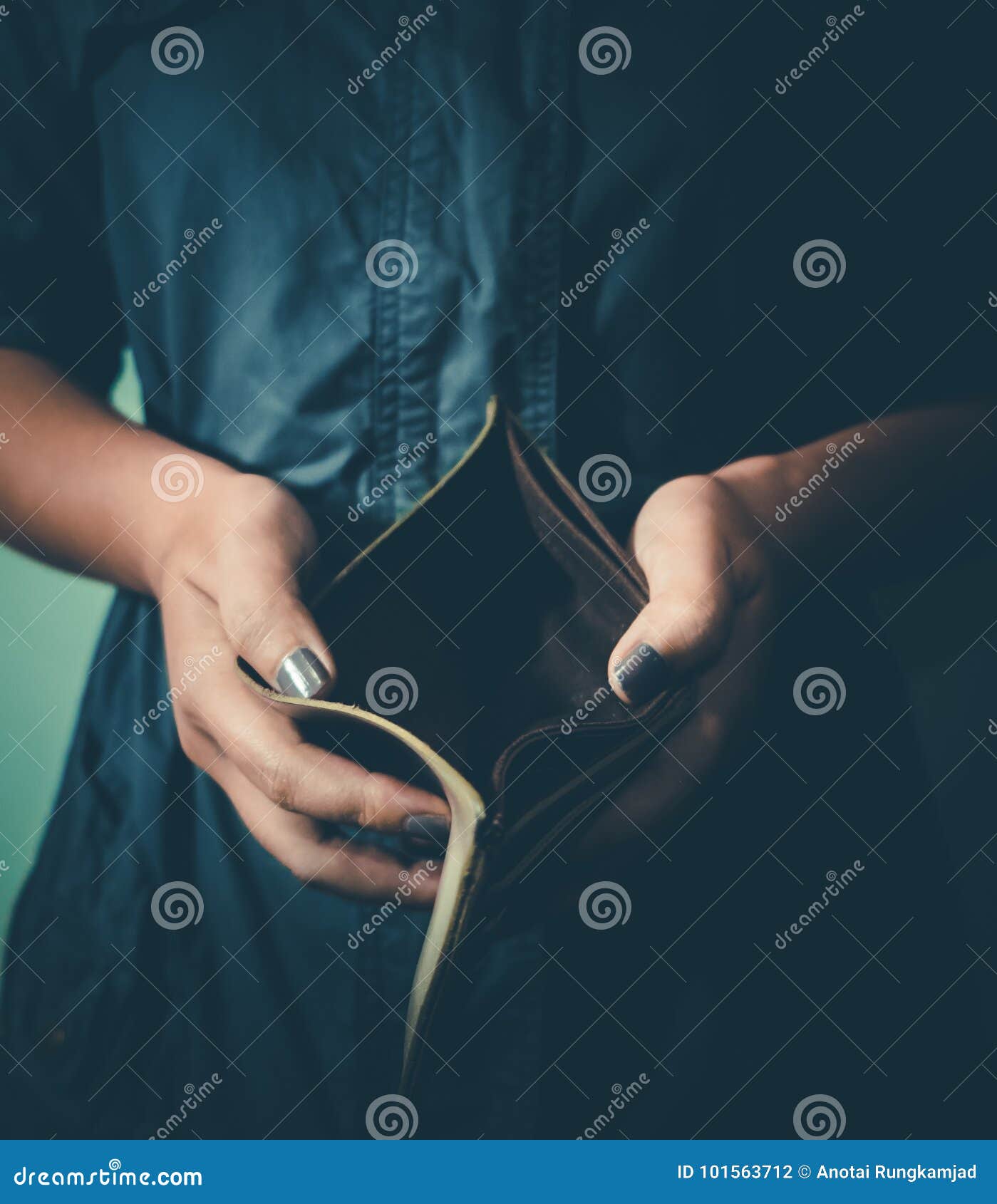 Young Woman Show Her Empty Wallet,retro Stock Photo - Image of cash ...