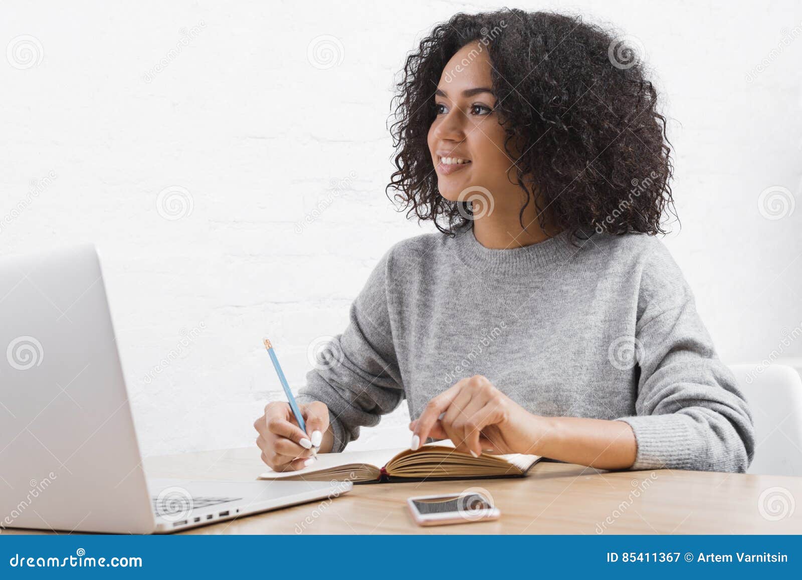 Young woman taking notes stock image. Image of idea, indoor - 85411367