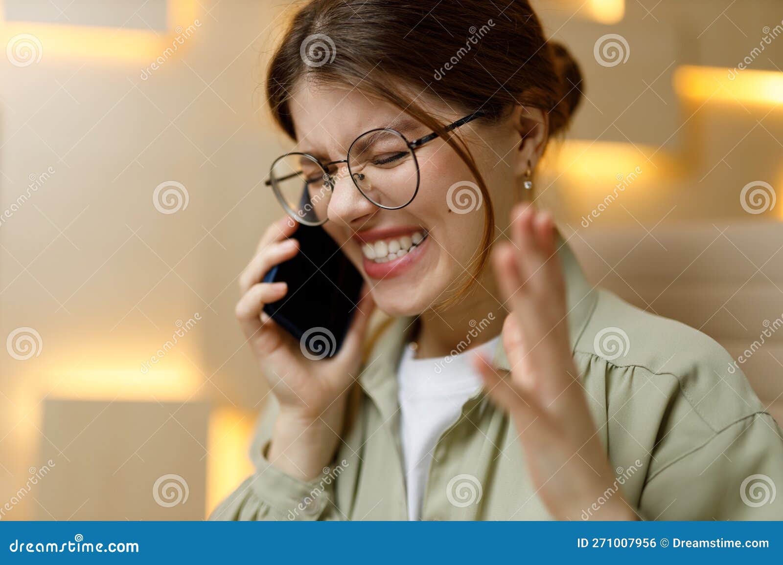 Young Woman Talking on the Phone in a Rage, Annoyed and Frustrated ...