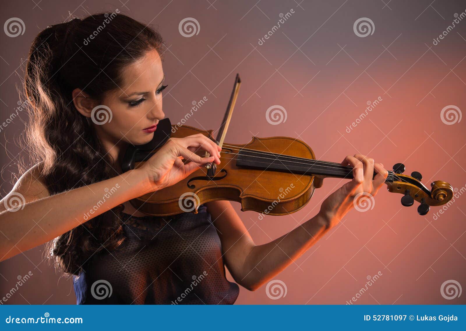 Young woman with violin stock image. Image of play, concerto - 52781097