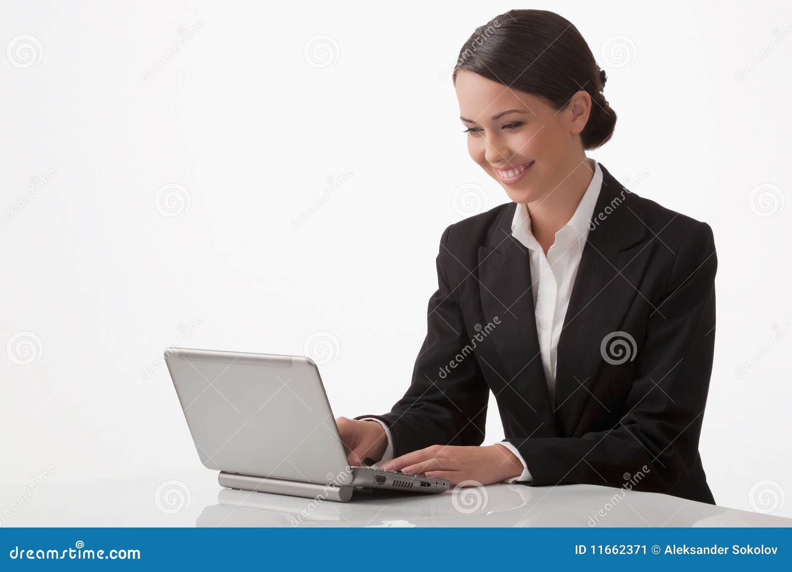 The Young Woman Works on a Computer Stock Image - Image of ...