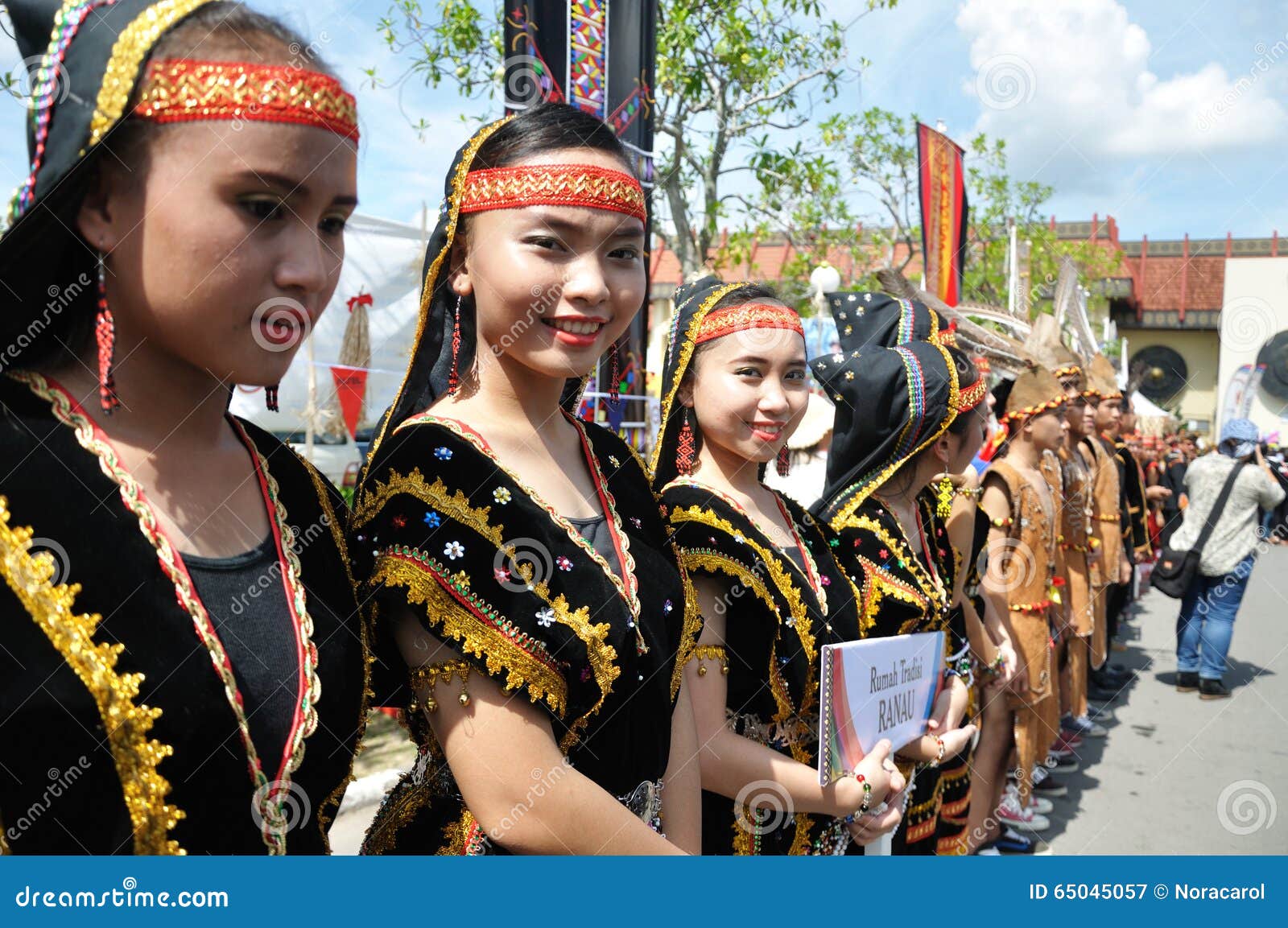 Kadazan Dusun People Of Borneo With Traditional Costume Editorial Photo ... Kadazan Dusun People Of Borneo With Traditional Costume Editorial Photo ...