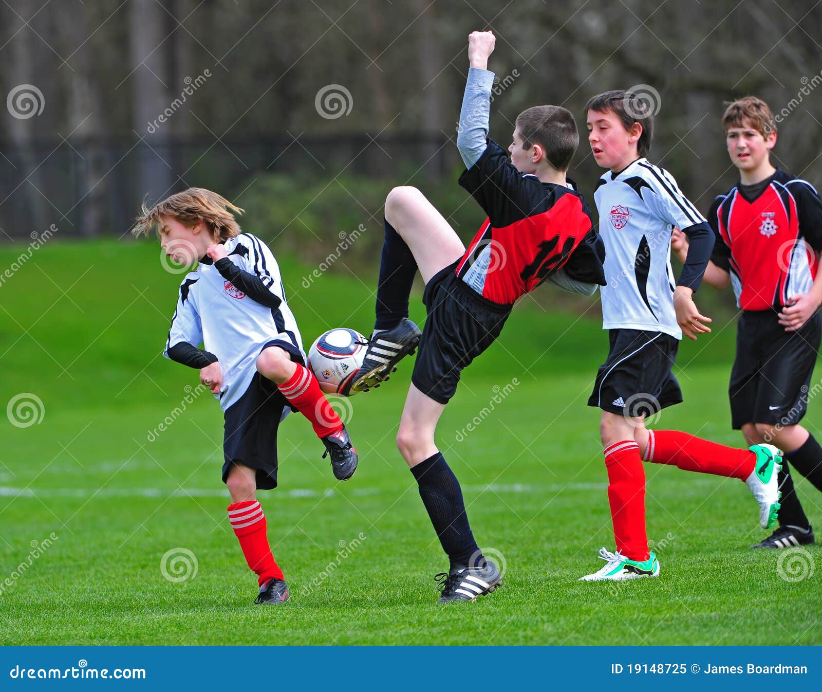 Youth soccer Kick editorial image. Image of game, boys - 19148725