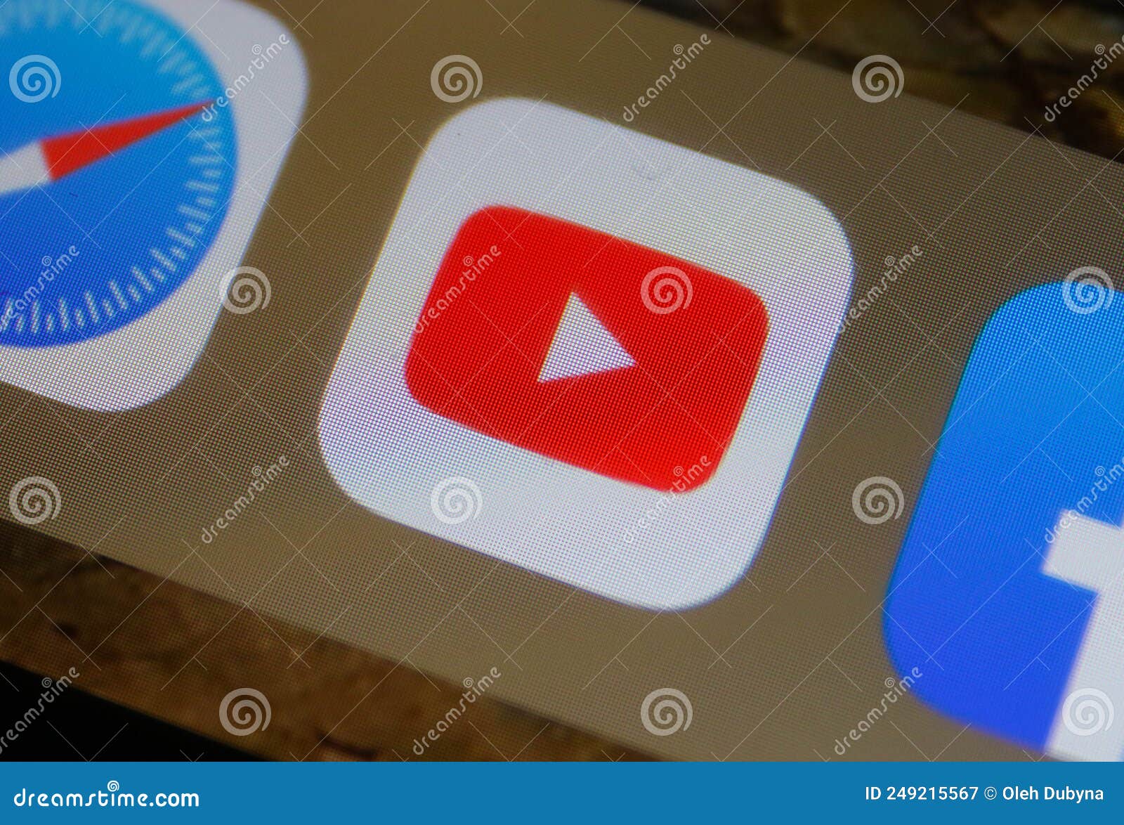 YouTube app icon editorial photography. Image of icon - 249215567