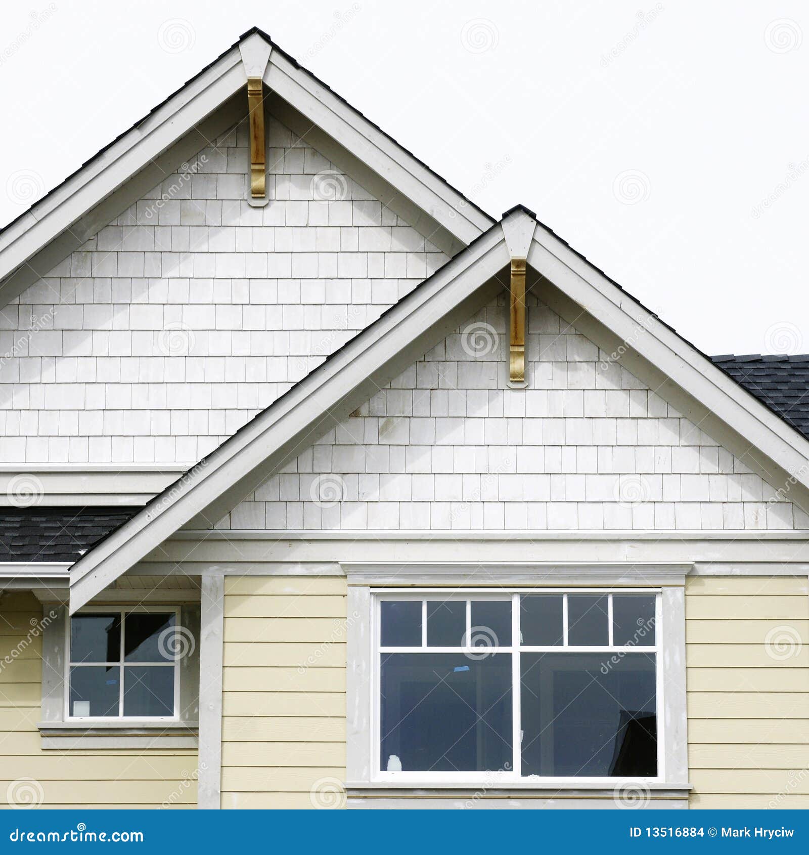 Ytterhome hustak arkivfoto. Bild av gavlar, fullföljande - 13516884
