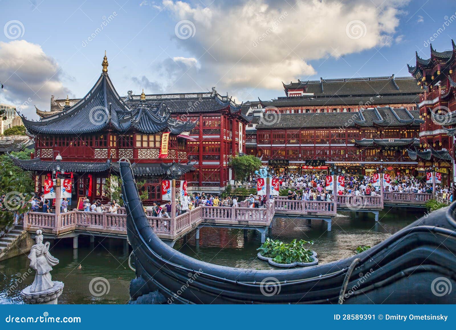 Yu garden in Shanghai editorial photo. Image of crowd - 28589391