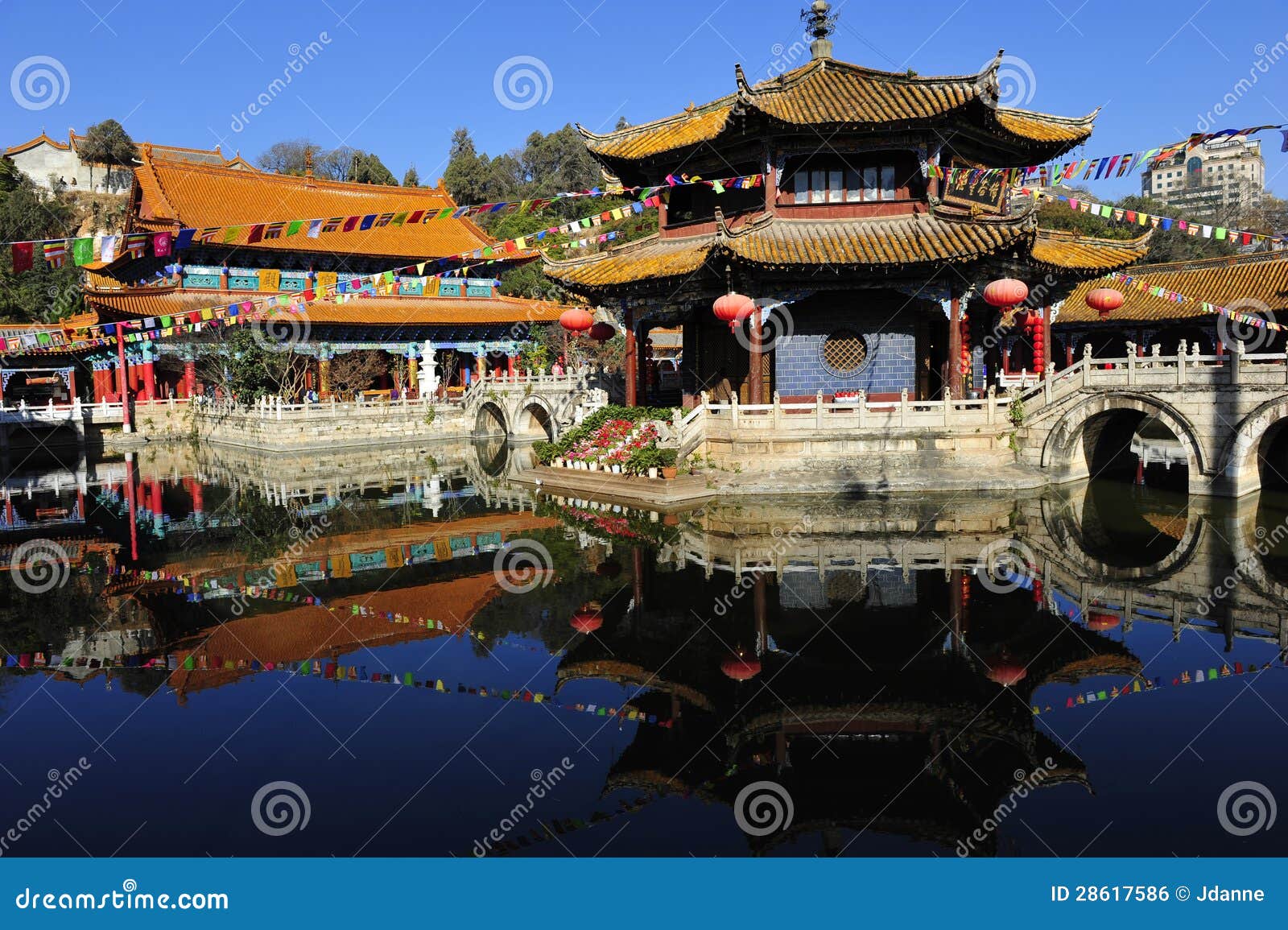 Yuantong Temple editorial photo. Image of bridge, buddhism - 28617586