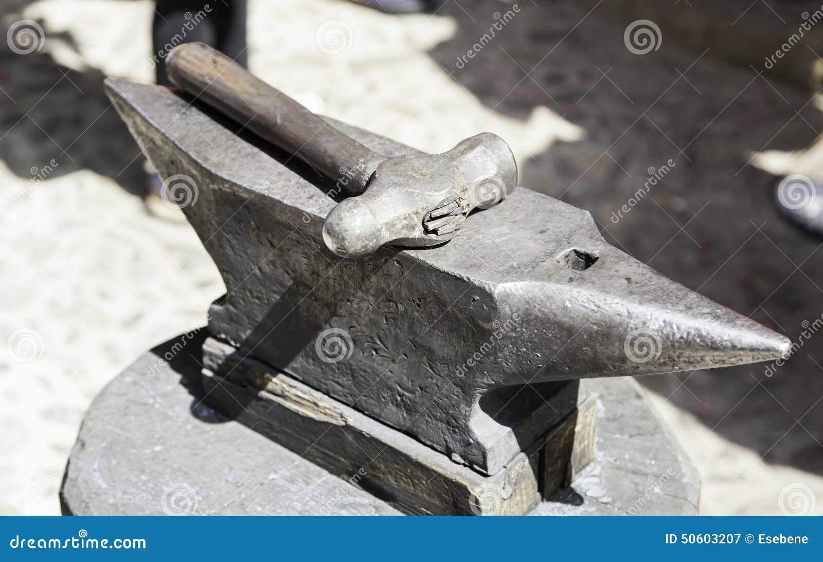 Yunque Del Metal Para El Metal Imagen de archivo - Imagen de duro ...