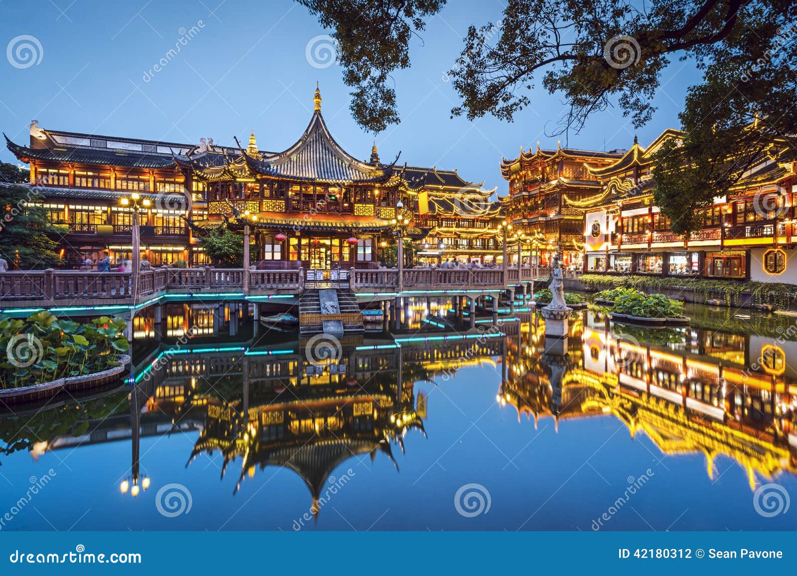 Yuyuan Gardens stock photo. Image of historical, lights - 42180312