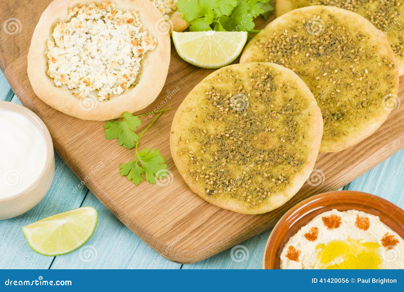 Zaatar & ost Manakish arkivfoto. Bild av pizza, östligt - 41420056