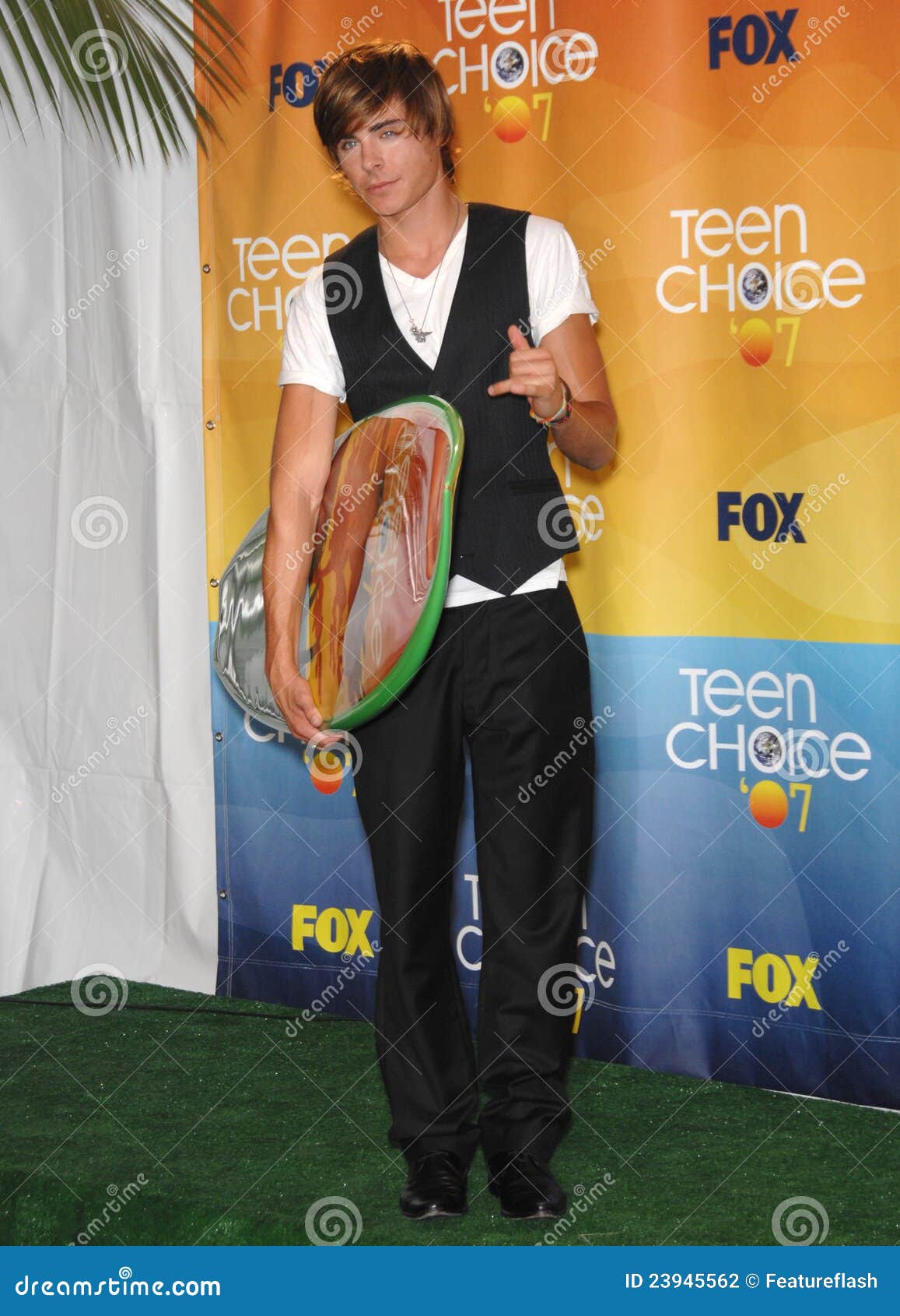 Zac Efron editorial photography. Image of awards, choice - 23945562