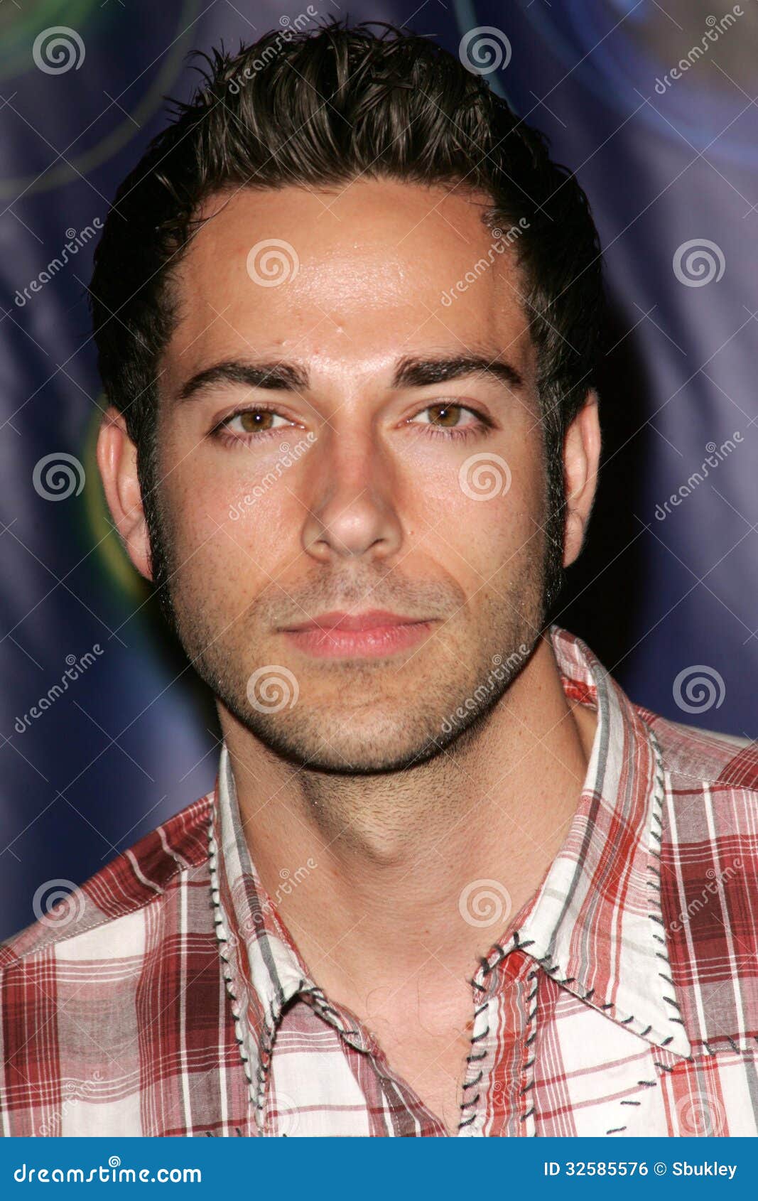 Zachary Levi foto editorial. Imagen de levi, viaje, prensa - 32585576