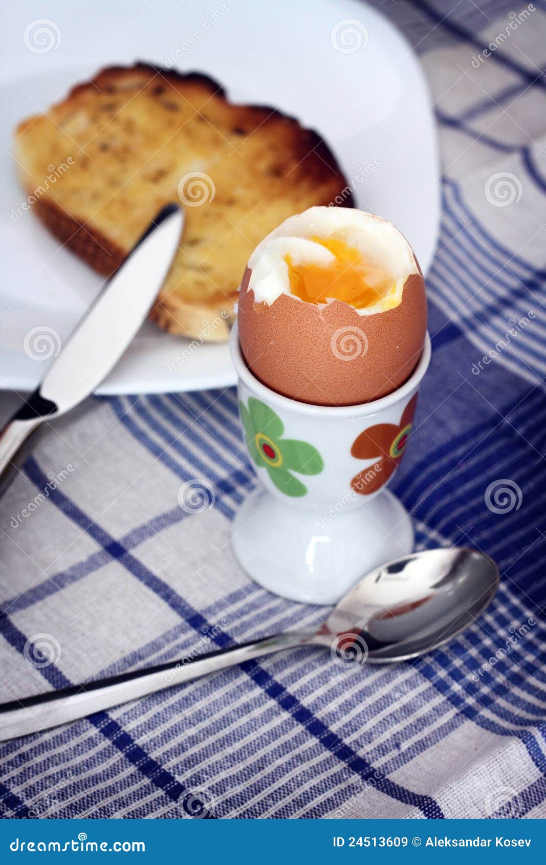 Zacht gekookt ei stock afbeelding. Image of achtergrond - 24513609