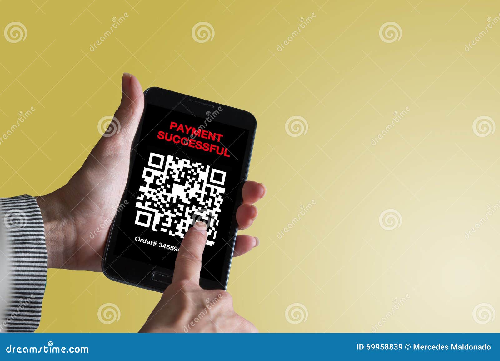 Zahlen Sie, Indem Sie Ihren QR-Code Mit Smartphone Scannen Stockbild ... Zahlen Sie, Indem Sie Ihren QR-Code Mit Smartphone Scannen Stockbild ...