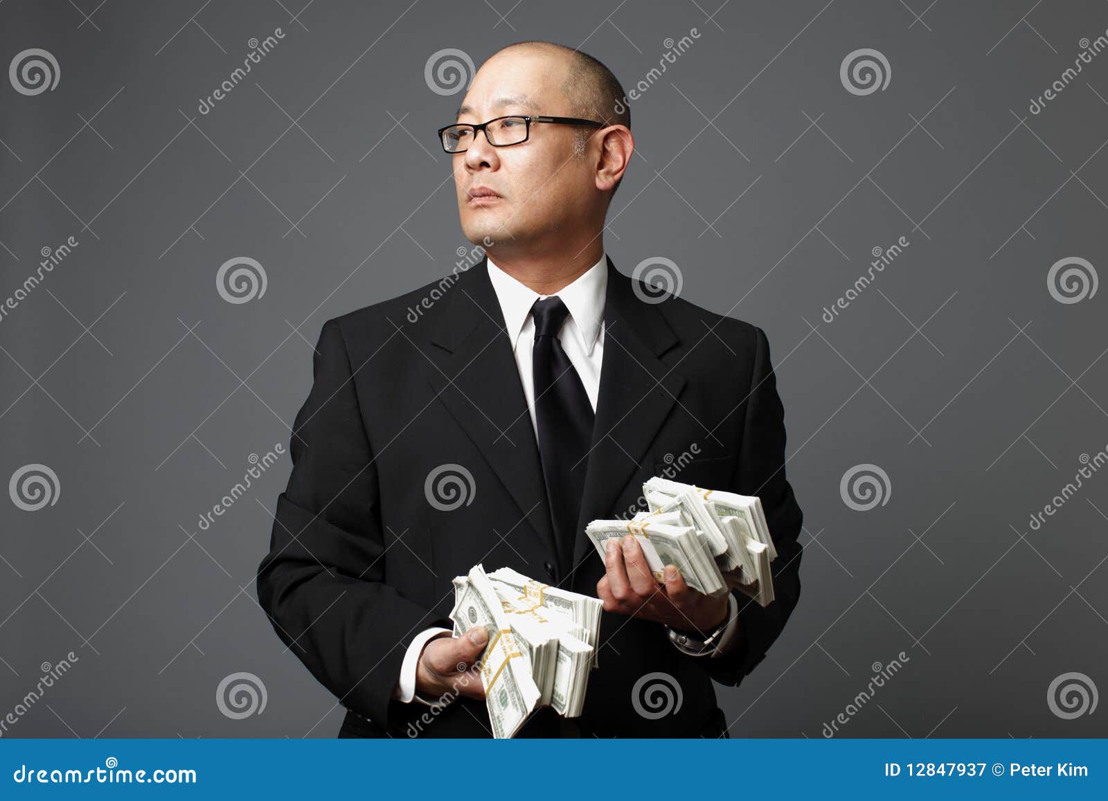 Zakenman met contant geld stock afbeelding. Image of kerel - 12847937