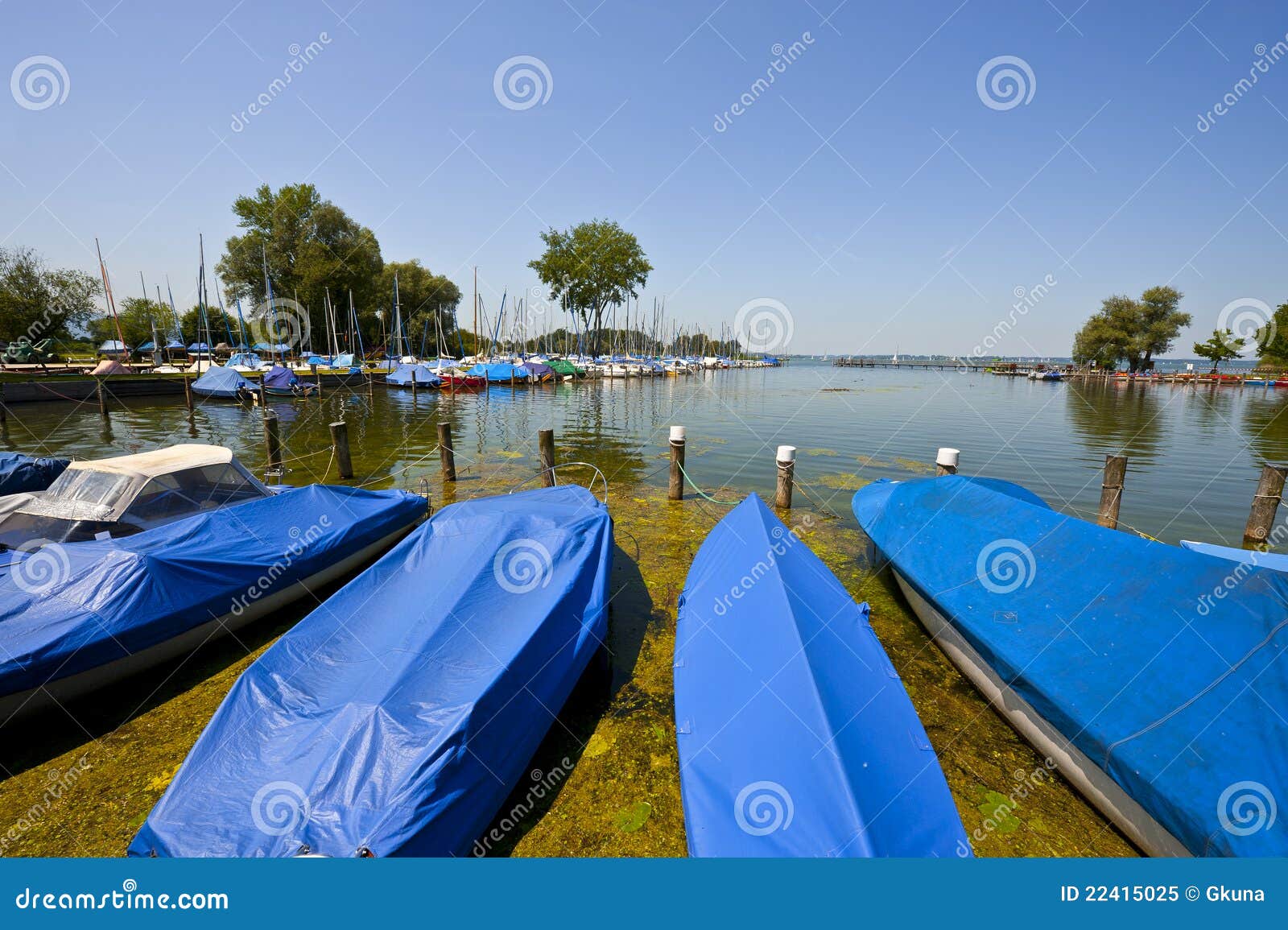 Zakrywa brezent obraz stock. Obraz złożonej z brzeg, wakacje - 22415025