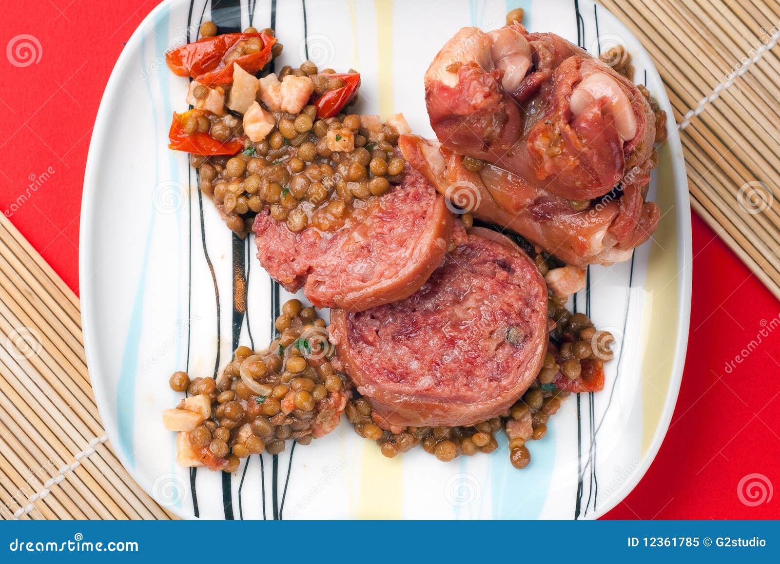 Zampone Del Maiale Di Modena Con Le Lenticchie Immagine Stock ...