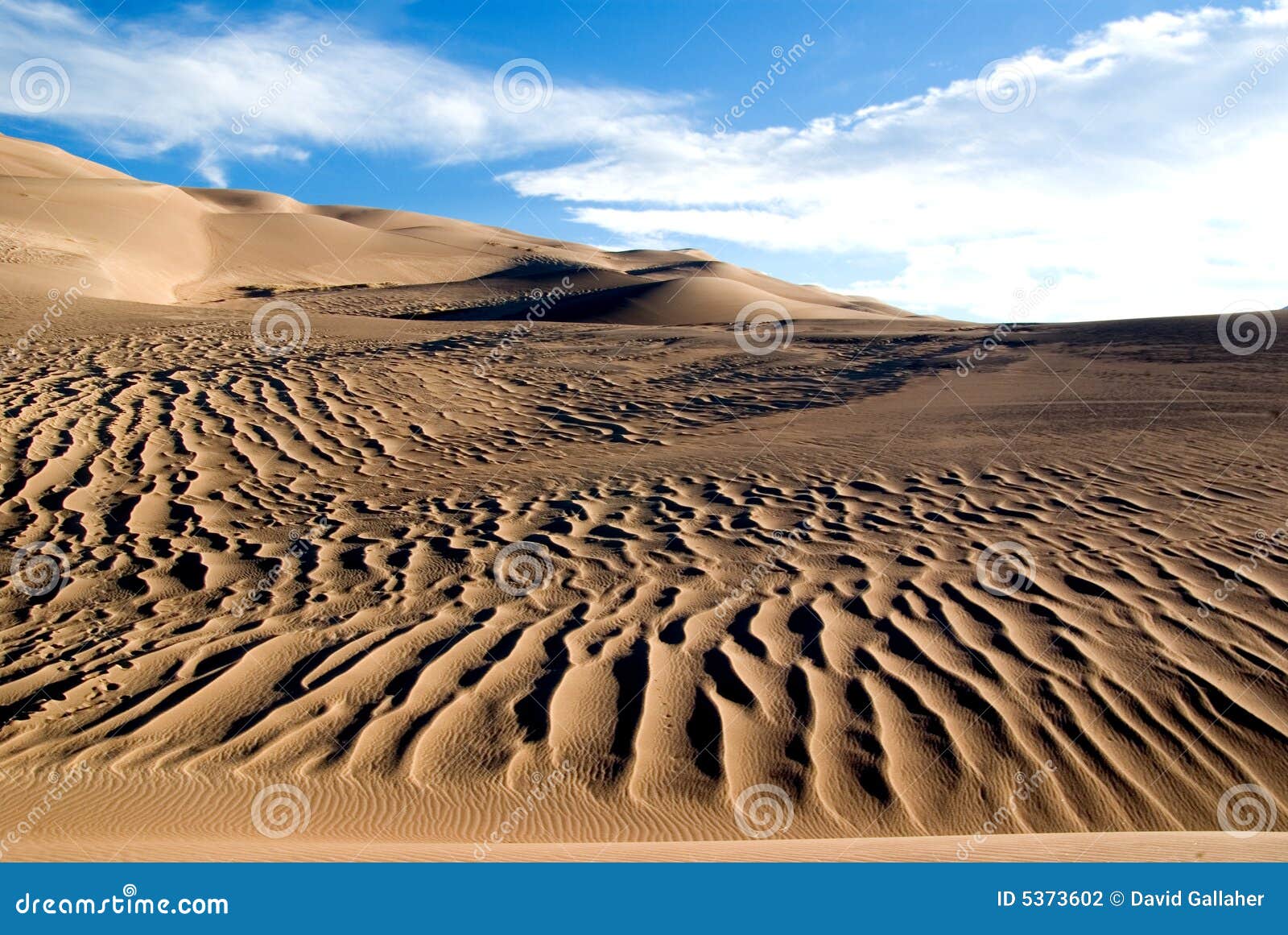 Zand stock foto. Image of hemel, duinen, colorado, rimpeling - 5373602
