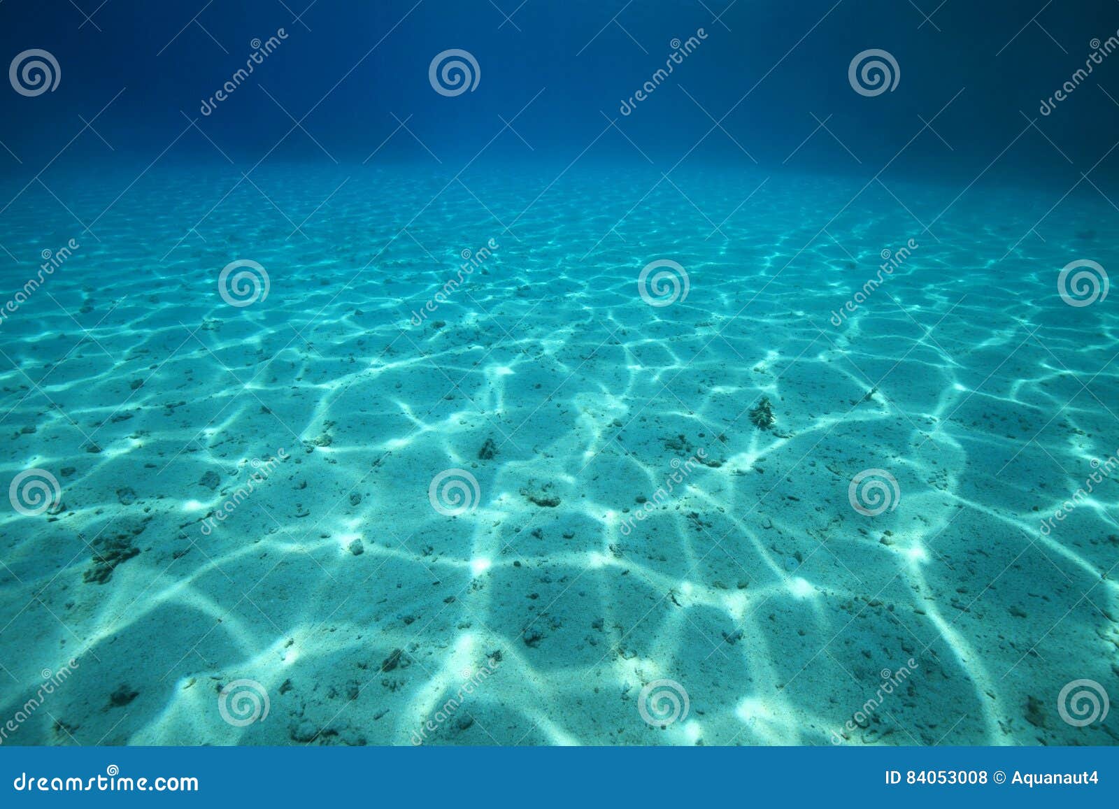 Zandige zeebodem stock foto. Image of overzees, vreedzaam - 84053008