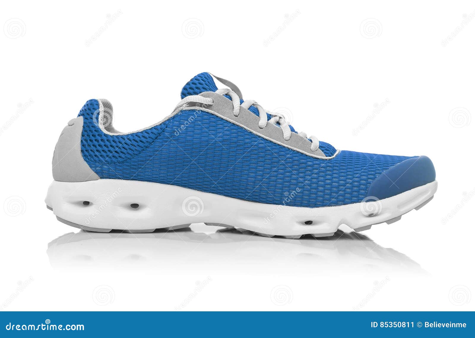 Zapatilla De Deporte Moderna Sin Marca Fotos De Stock - Download 69 ...