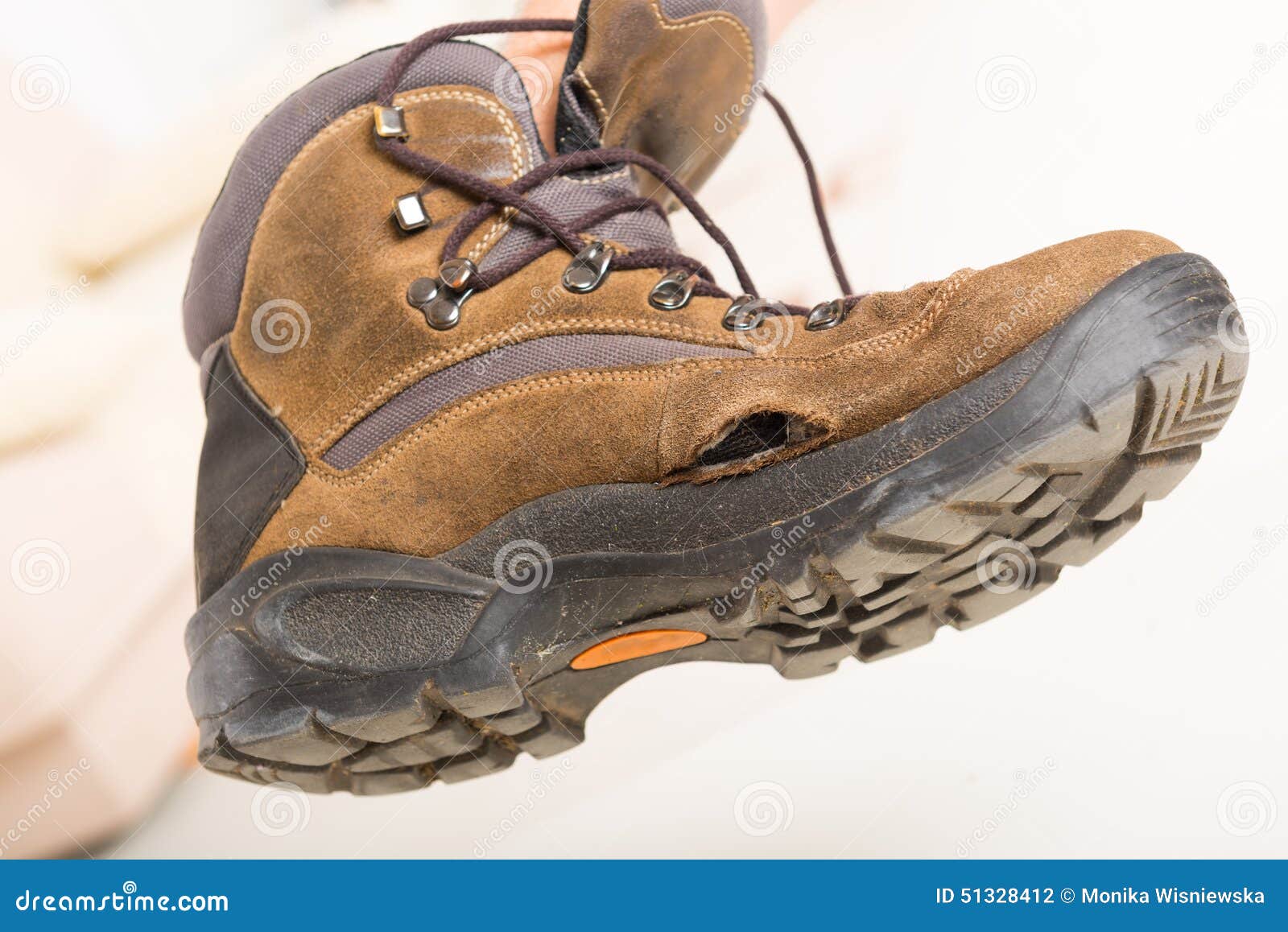 Zapato roto viejo foto de archivo. Imagen de roto, obsoleto - 51328412