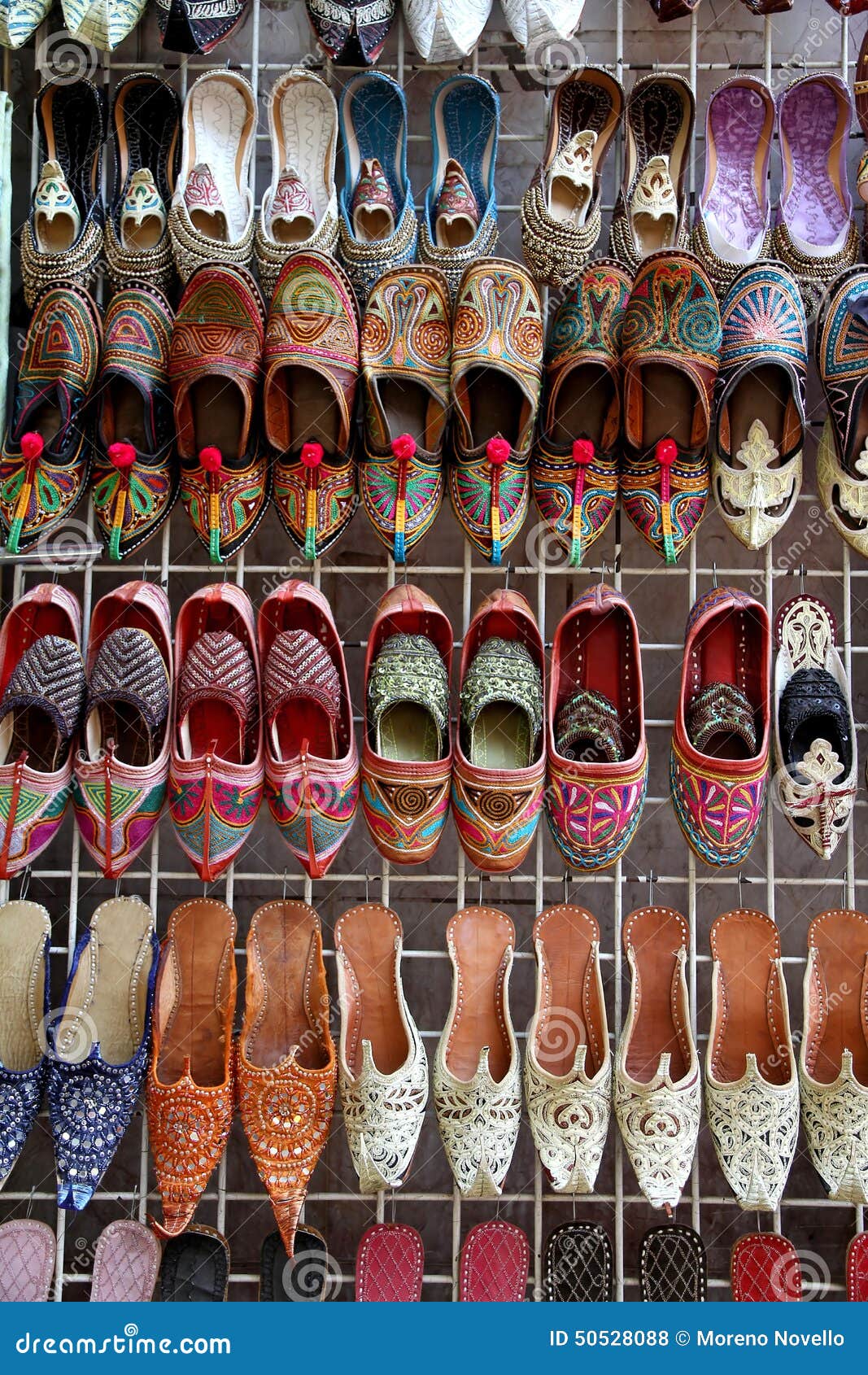 Zapatos árabes foto de archivo. Imagen de color, oriente - 50528088