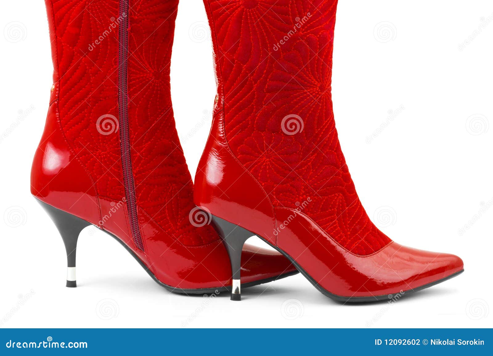 Zapatos rojos de la mujer foto de archivo. Imagen de resorte - 12092602